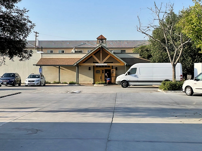 The farmhouse-style exterior of Hodel's welcomes you like an old friend, promising comfort food and country charm beneath that distinctive pitched roof.