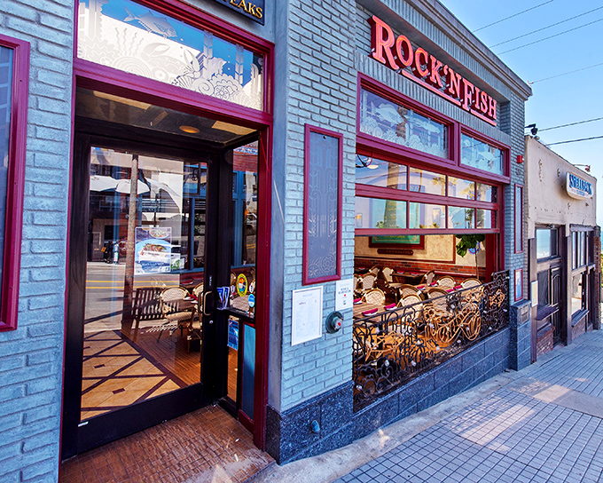 The iconic blue-and-red fa&ccedil;ade of Rock'n Fish beckons seafood lovers like a maritime lighthouse, promising delicious treasures within just steps from Manhattan Beach Pier.