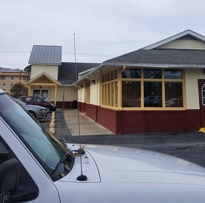 The cosmic glow of Stargate Diner's sign beckons hungry travelers like a lighthouse for the breakfast-deprived.