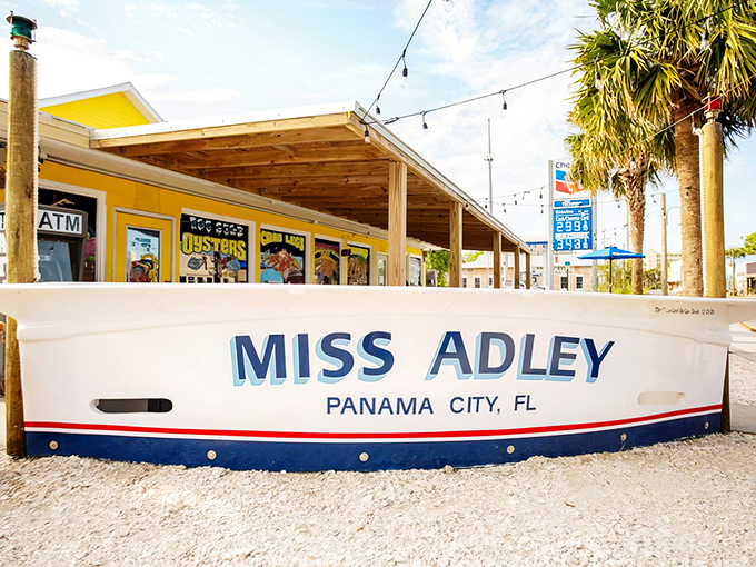 The bright yellow exterior of Hunt's with its boat hull "MISS ADLEY" out front isn't just eye-catching&mdash;it's practically shouting "fresh seafood ahead!" at passing motorists.