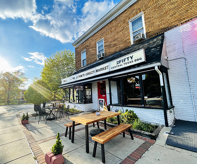 The unassuming brick exterior of 2Fifty Texas BBQ proves once again that the best barbecue joints often hide in plain sight, like culinary speakeasies for the smoke-obsessed.
