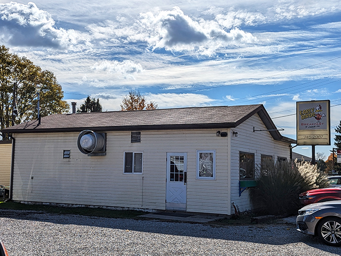The unassuming exterior of Early Birds Breakfast might fool you, but locals know this modest building houses breakfast magic worth traveling for.