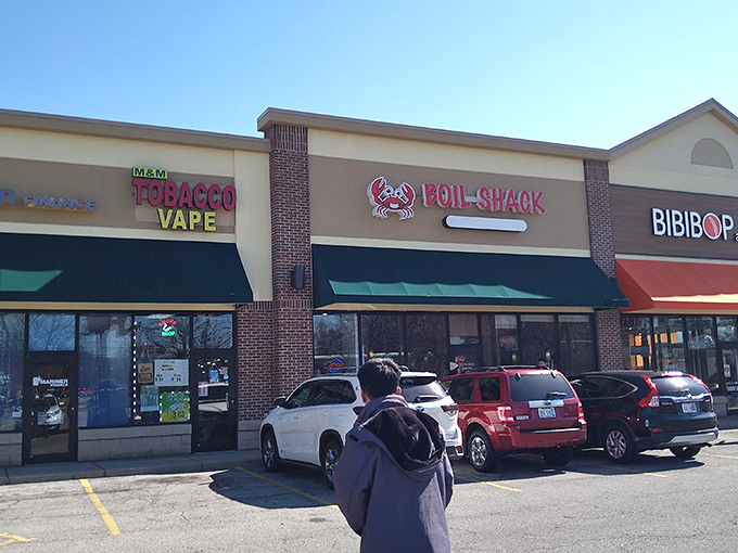 The Boil Shack stands proudly in Toledo, a beacon for seafood lovers who know that sometimes the best coastal flavors are found hundreds of miles inland.