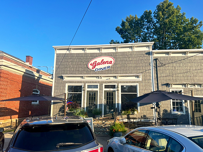 The unassuming navy blue storefront of Galena Diner stands proudly on the main street, a beacon of comfort food that's worth the drive from anywhere in Ohio.
