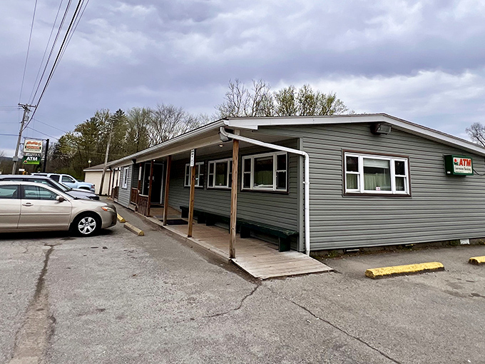 The unassuming exterior of Ruthie's Diner proves once again that culinary treasures often hide in plain sight along Pennsylvania's country roads.