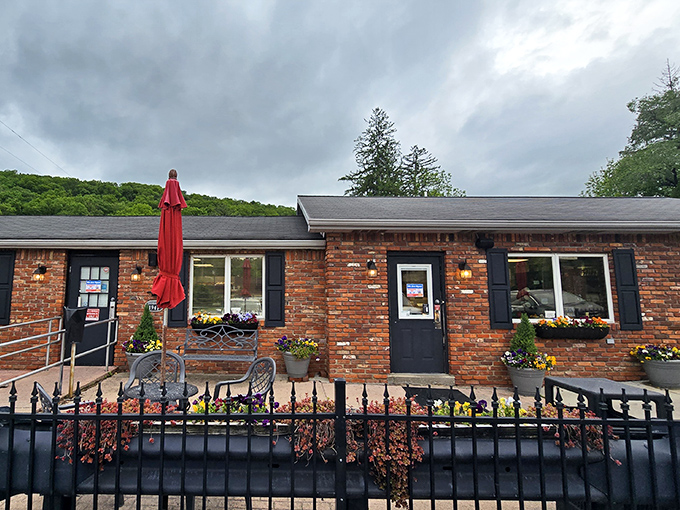 The unassuming brick exterior of The Pie Shoppe proves once again that culinary treasures often hide in plain sight along Pennsylvania's scenic byways.