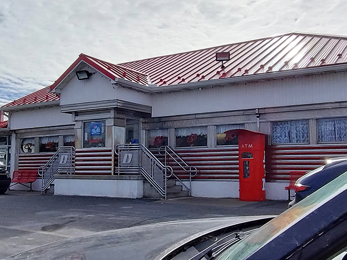 This humble exterior hides breakfast magic that draws pilgrims from across Pennsylvania's rolling hills.