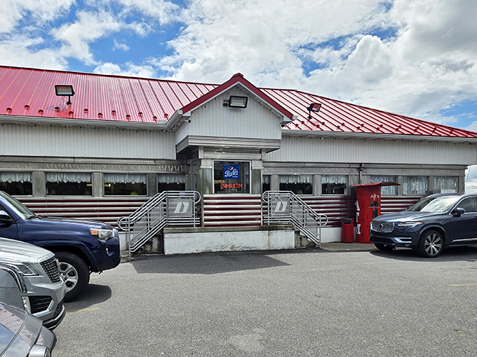 This humble exterior hides breakfast magic that draws pilgrims from across Pennsylvania's rolling hills.