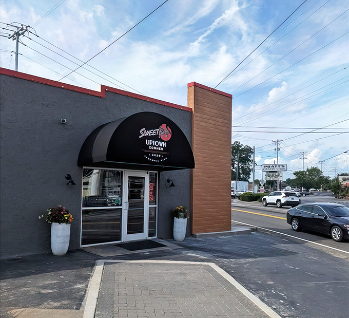 Sweet P's Uptown Corner stands like a barbecue beacon in Knoxville, its unassuming brick exterior hiding culinary treasures that locals have been quietly enjoying for years.