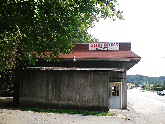 Don't let the humble exterior fool you. This unassuming red-topped wooden structure houses barbecue treasures that locals have been quietly celebrating for decades.