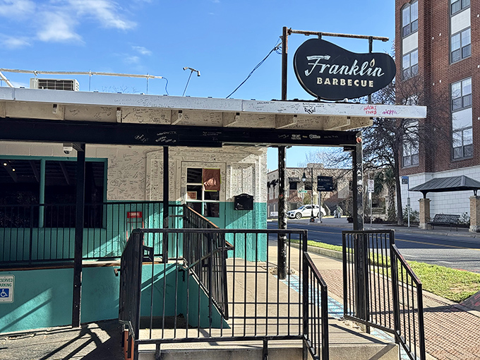 This unassuming building holds treasures that would make Fort Knox jealous – if Fort Knox served brisket.