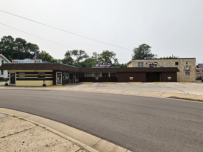 The unassuming exterior of Kroll's East stands as a beacon to comfort food lovers across Wisconsin, promising culinary nostalgia rather than architectural flair.