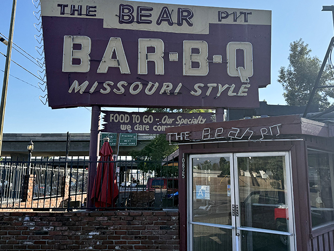 That vintage sign says it all: Missouri-style barbecue in the heart of the Valley. Like finding a unicorn that serves ribs.