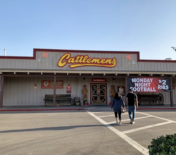 The Western-style fa&ccedil;ade of Cattlemens in Selma promises what every hungry traveler hopes for: authentic food without the fuss.