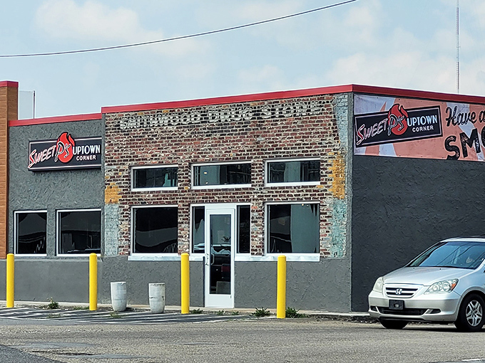 Sweet P's Uptown Corner stands like a barbecue beacon in Knoxville, its unassuming brick exterior hiding culinary treasures that locals have been quietly enjoying for years.