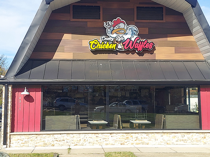 The barn-like exterior with its cheerful rooster logo practically winks at you, promising comfort food that'll make your soul do a happy dance.