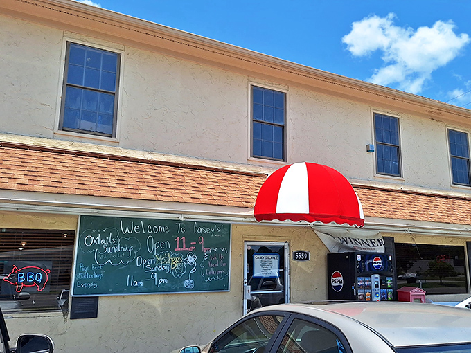 Casey's Buffet stands proudly along Oleander Drive, its unassuming exterior hiding culinary treasures that would make your grandmother both proud and jealous.