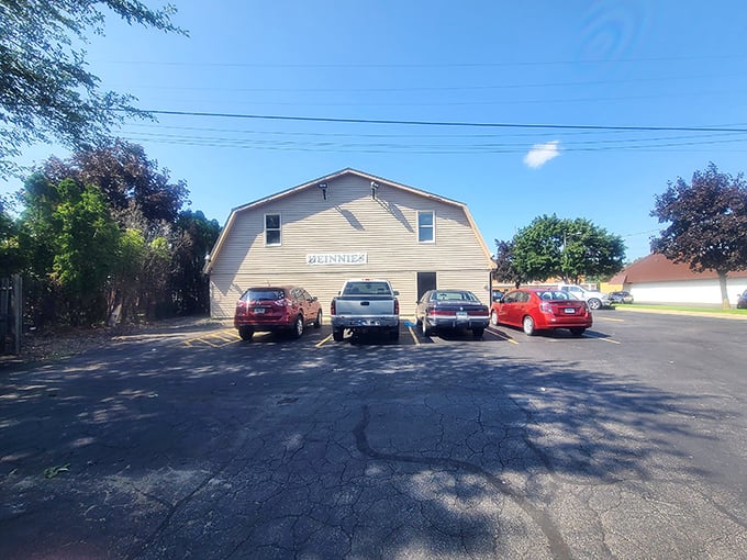 The unassuming exterior of Heinnies stands like a culinary speakeasy – no flashy signs needed when your prime rib does all the talking.