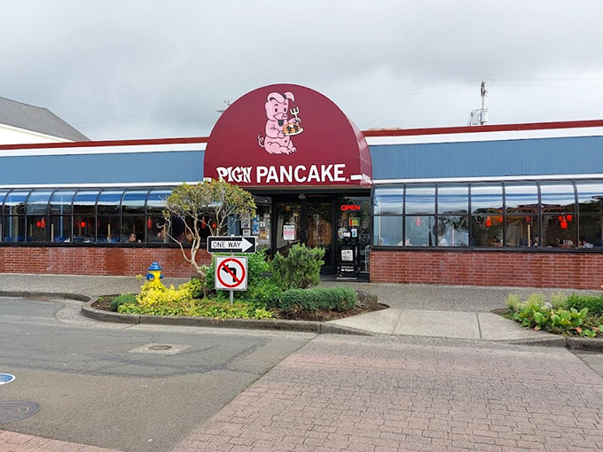 The iconic red sign with its cheerful cartoon pig promises comfort food nirvana. Like a lighthouse for the breakfast-starved, it beckons from blocks away.