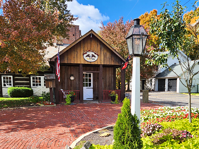 History stands proudly at the Spread Eagle Tavern, where log cabin charm meets Federal architecture in a perfect marriage of rustic elegance and historical significance.