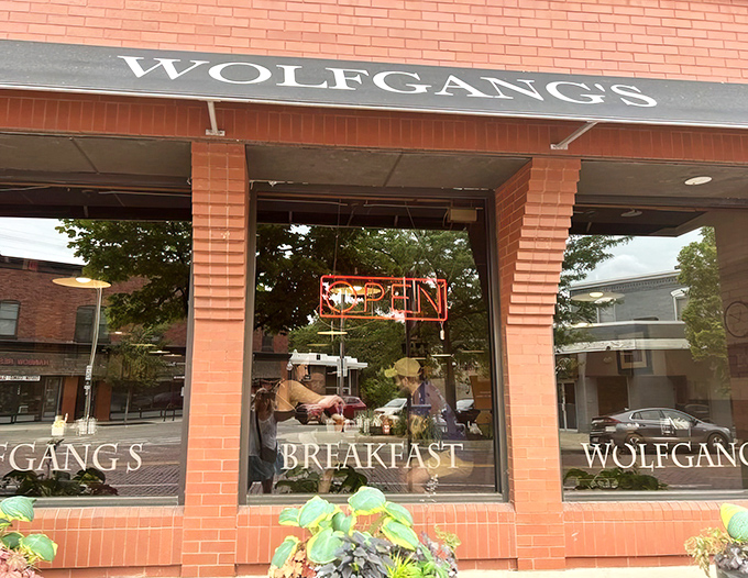 That green glow isn't kryptonite &ndash; it's the beacon calling Maryland's crab cake connoisseurs home.