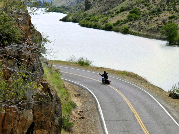 That perfect postcard moment when Oregon's Hells Canyon Scenic Byway reveals its dramatic river curves.