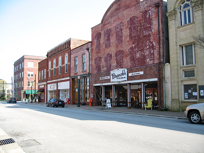 Downtown New Bern welcomes visitors with historic architecture and charming streetscapes. The perfect small-town backdrop for your next "I needed this getaway" moment.