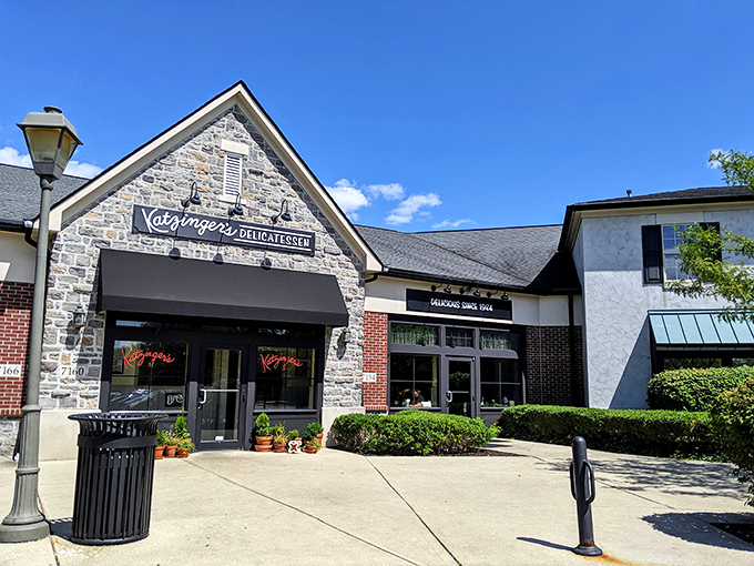 The stone-and-brick fa&ccedil;ade of Katzinger's might look unassuming, but inside awaits a deli experience that would make Manhattan jealous. Delicious has found a home in Dublin.