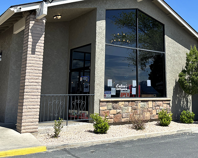 The unassuming exterior of Calico's in Kingman hides culinary treasures within, like finding a diamond in your grandmother's cookie jar.