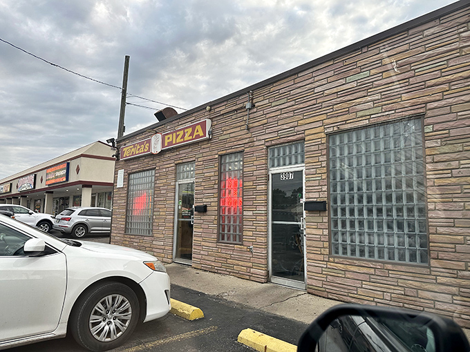 The unassuming brick facade of Terita's Pizza stands as a testament to the old-school philosophy: focus on great pizza, not flashy exteriors.