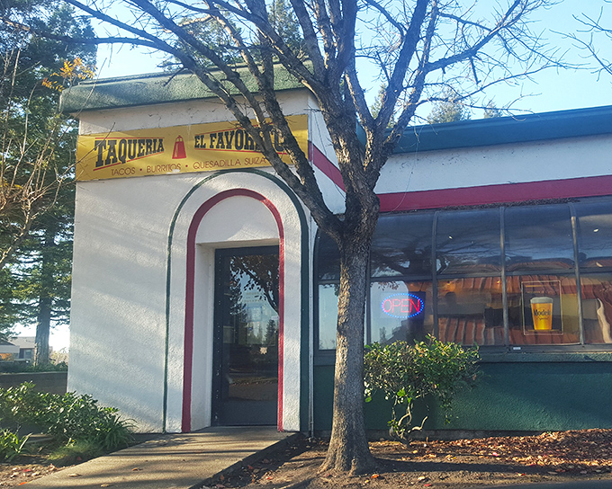 The unassuming exterior of Taqueria El Favorito, with its distinctive red arches, proves once again that culinary treasures often hide in plain sight.