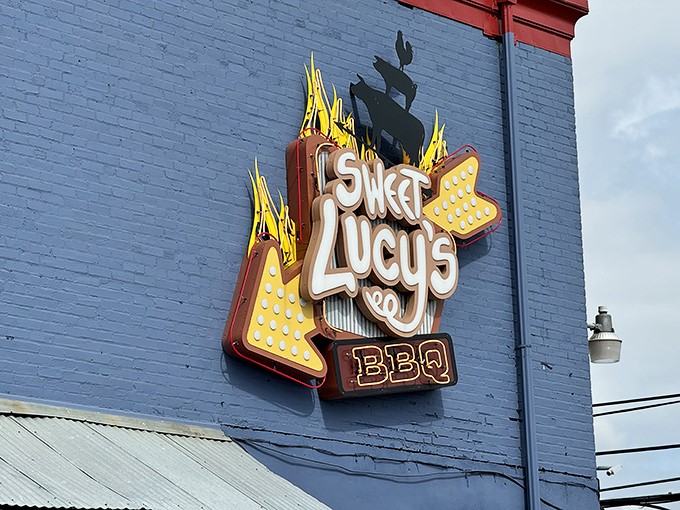 The blue exterior with red barn-style accents isn't just eye-catching—it's a smoke signal to BBQ lovers that something special awaits inside.