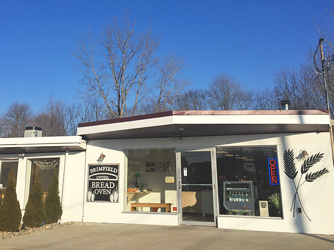 The unassuming exterior of Brimfield Bread Oven belies the culinary treasures within. Like finding a Picasso at a yard sale, this modest bakery delivers extraordinary delights.