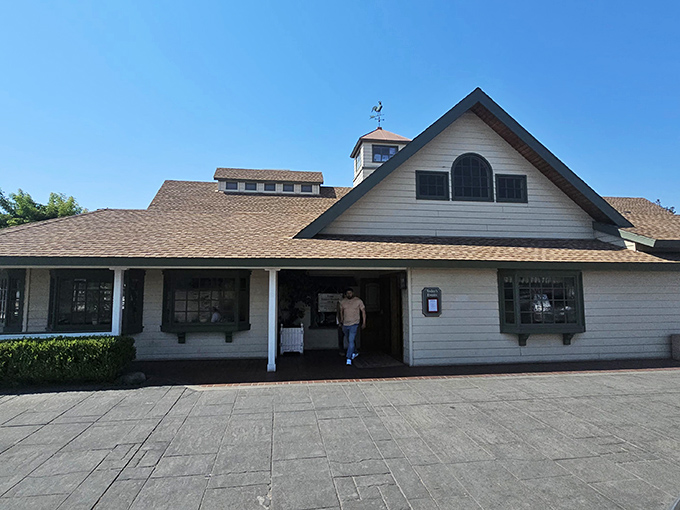 The farmhouse exterior of Hodel's stands like a country oasis in Bakersfield, promising comfort food salvation to weary Highway 99 travelers.