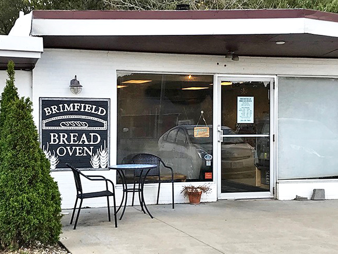 The unassuming exterior of Brimfield Bread Oven belies the culinary treasures within. Like finding a Picasso at a yard sale, this modest bakery delivers extraordinary delights.