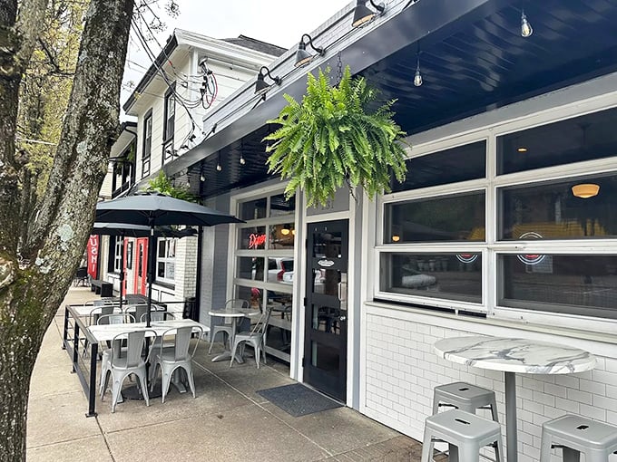 The white-brick fa&ccedil;ade of The Governor welcomes diners with charming outdoor seating. Hanging ferns and street-side tables create the perfect people-watching perch.