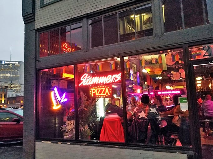 The neon glow of Slammers beckons like a lighthouse for the pizza-starved. Downtown Columbus never looked so deliciously inviting.