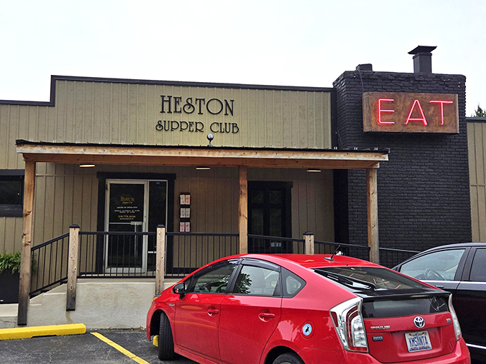 The unassuming exterior of Heston Supper Club with its iconic "EAT" sign is like a culinary bat signal for steak lovers across Indiana.