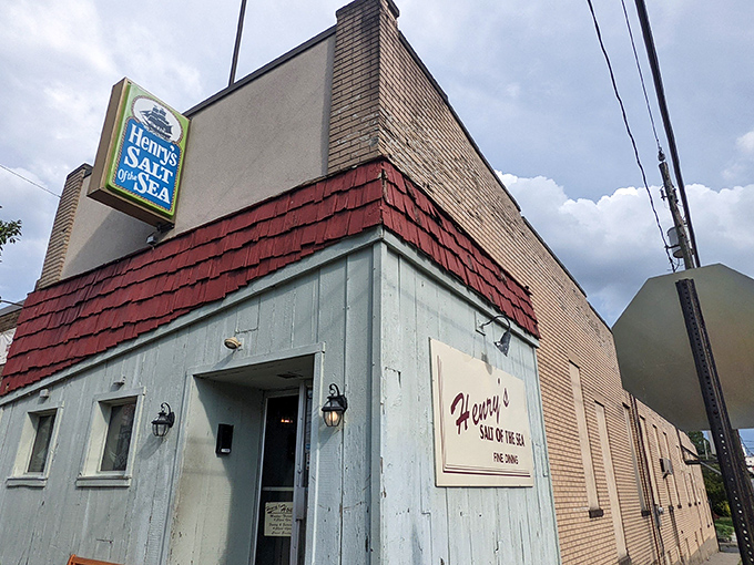 The unassuming exterior of Henry's Salt of the Sea proves once again that culinary treasures often hide behind the most modest facades.