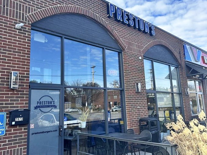 The brick fa&ccedil;ade of Preston's might look unassuming, but behind those doors awaits a burger experience that'll make your taste buds throw a parade.