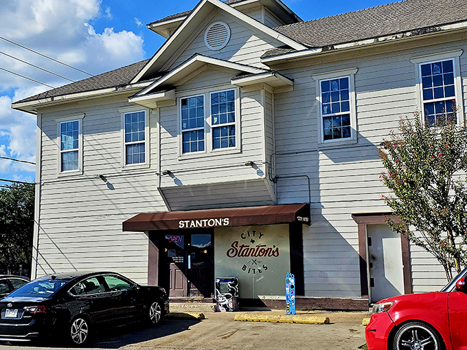The white house on Edwards Street isn't where the President lives, but the burgers here might deserve their own executive order.