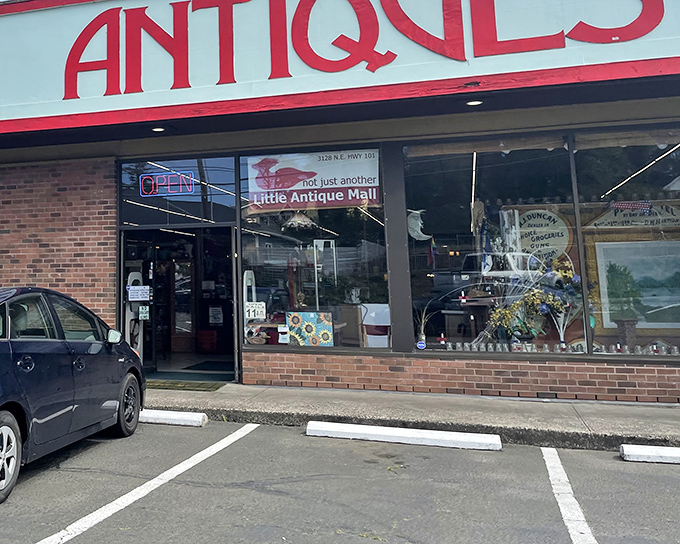 The unassuming brick fa&ccedil;ade of Little Antique Mall in Lincoln City hides a treasure trove that would make Indiana Jones switch careers.