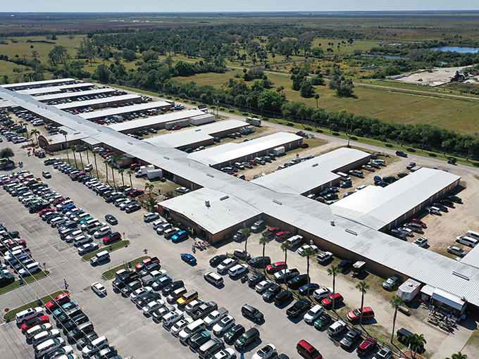 From above, Renninger's resembles a treasure hunter's paradise&mdash;rows of buildings where bargain-seeking Floridians converge like prospectors during a gold rush.