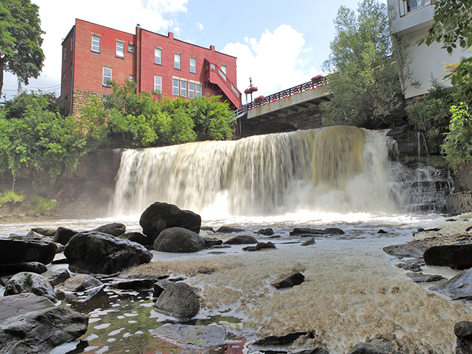 The iconic Popcorn Shop perches precariously over the falls like a blue-and-white sentinel of sweetness, serving ice cream and memories since 1949. 