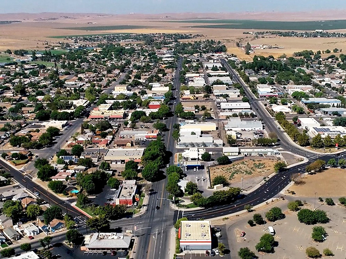 Coalinga's tree-lined streets offer a peaceful respite from California's urban hustle, where parking spots don't require a second mortgage or advanced negotiation skills.
