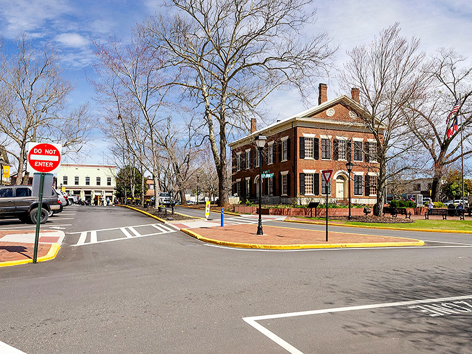 Dahlonega's historic courthouse stands like a dignified Southern gentleman, presiding over a town square that's seen more than its fair share of golden moments.