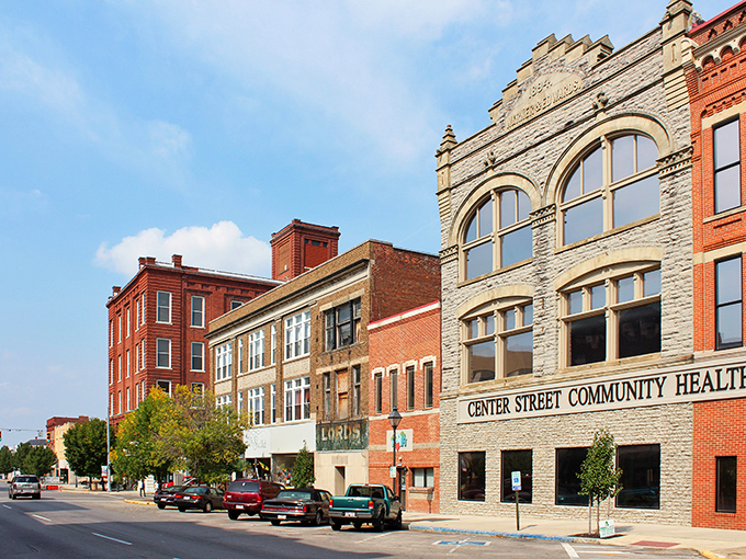 Marion's historic courthouse stands sentinel over downtown, its limestone fa&ccedil;ade and clock tower a reminder that some architectural treasures don't need popcorn to be spectacular.