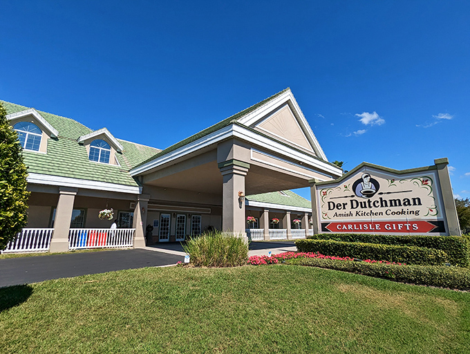 Der Dutchman's welcoming exterior promises comfort food paradise with its distinctive green roof and inviting front porch&mdash;architectural amuse-bouche for the feast within.