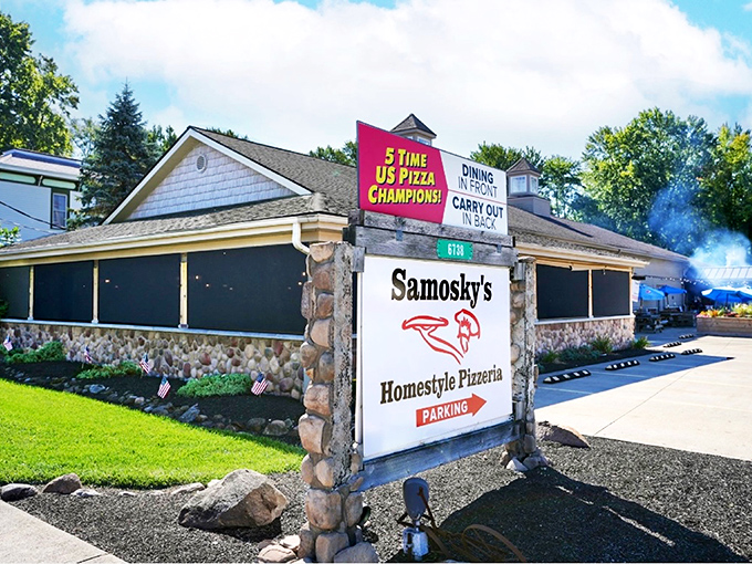 Stone and wood never looked so inviting! Samosky's exterior proudly announces its pizza champion status while promising homestyle comfort within.