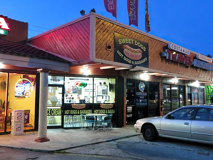 Sweet Dogs lights up the Miami night like a beacon for the hungry, its wooden fa&ccedil;ade and neon signs promising frankfurter nirvana.